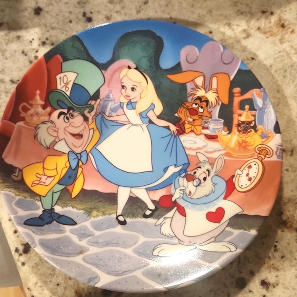 Knowles | Accents | Alice In Wonderland Third Plate In The Disney ...